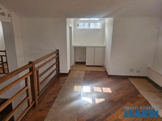 Casa Em Condomínio