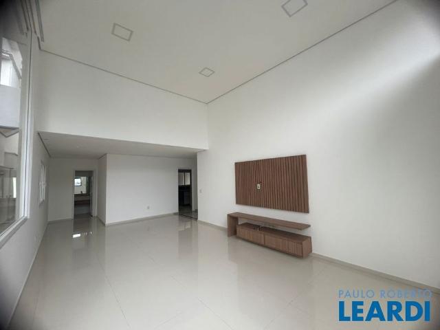 Casa Em Condomínio