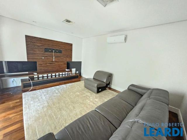 Casa Em Condomínio