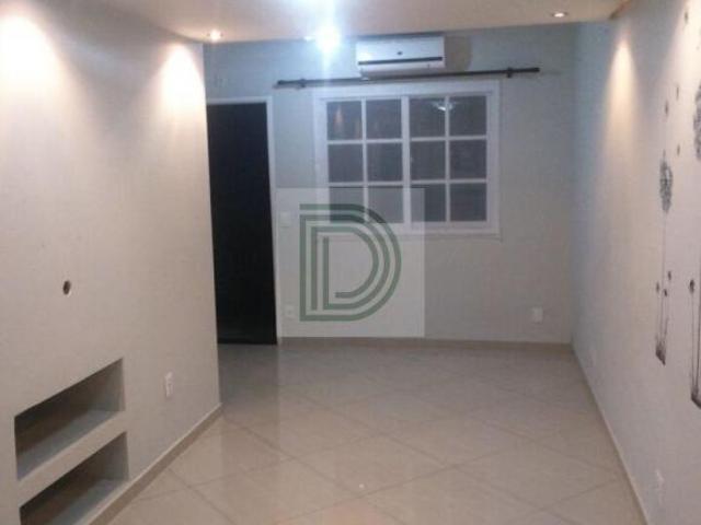 Casa em condomínio | 2 vagas | Quintal com churrasqueira | Ar condicionado