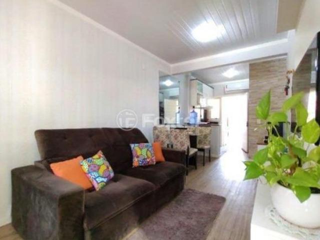 Casa em Condomínio, 2 dormitórios, 65 m², em Olaria