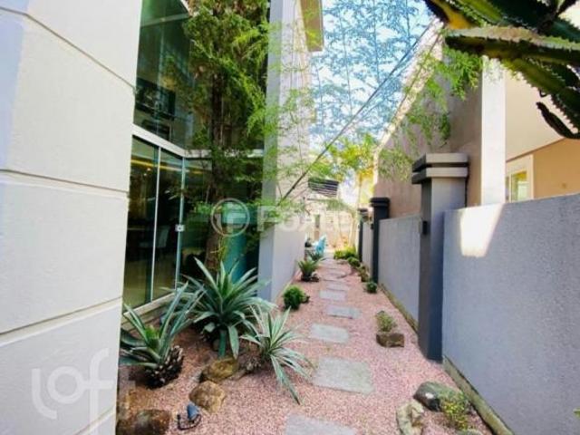 Casa em Condomínio, 2 dormitórios, 200 m², em São José