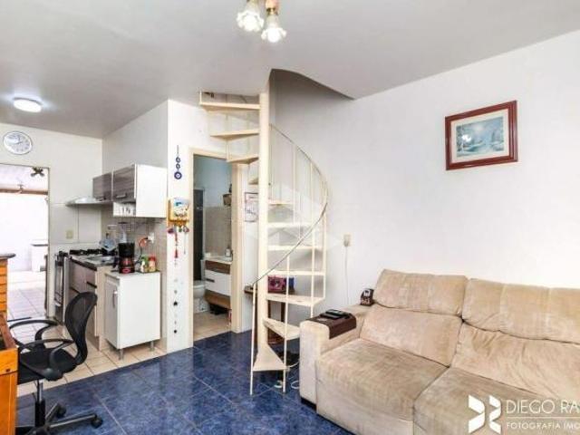 Casa em Condomínio 2 dormitórios bairro Hípica