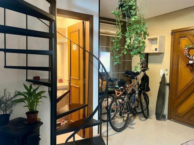 Casa em condomínio 2 dormitórios sem um com closet, vaga coberta, no bairro Cel. Aparicio Borges