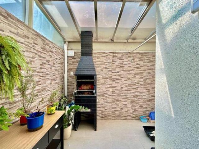 Casa em Condomínio 2 dormitórios suítes e 2 vagas veículos