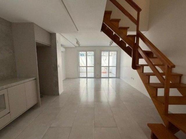 CASA EM CONDOMINIO 2 SUITES, COM PATIO LATERAL, MOBILIADA VIDA VI