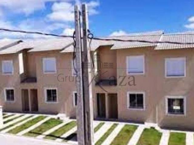 Casa em Condomínio 2 Suítes Condomínio Colônia Real Jardim Colonia
