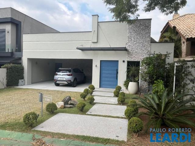 Casa Em Condomínio