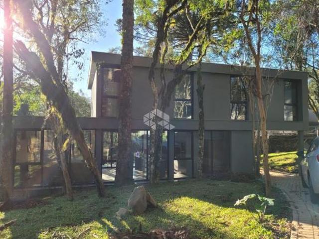 Casa em Condomínio, 330m², no Residencial Pinheiro Grosso em Canela