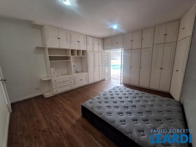 Casa Em Condomínio