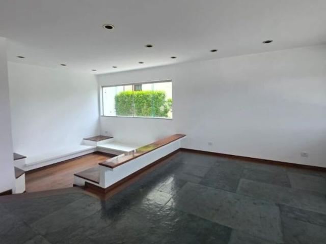 Casa Em Condomínio