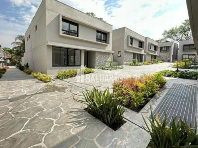 Casa em Condominio !