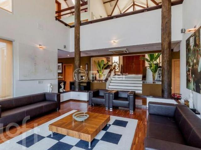 Casa em Condomínio, 7 dormitórios, 1600 m², em Alphaville