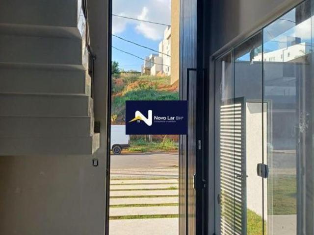 Casa em Condomínio 410m², 4 suítes, lazer completo no Portal do Sol