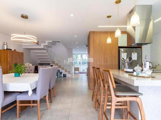 CASA EM CONDOMÍNIO 424.0M² ÁREA PRIVATIVA, 4 SUÍTES 4 GARAGEM QUINTAL COM PISCINA