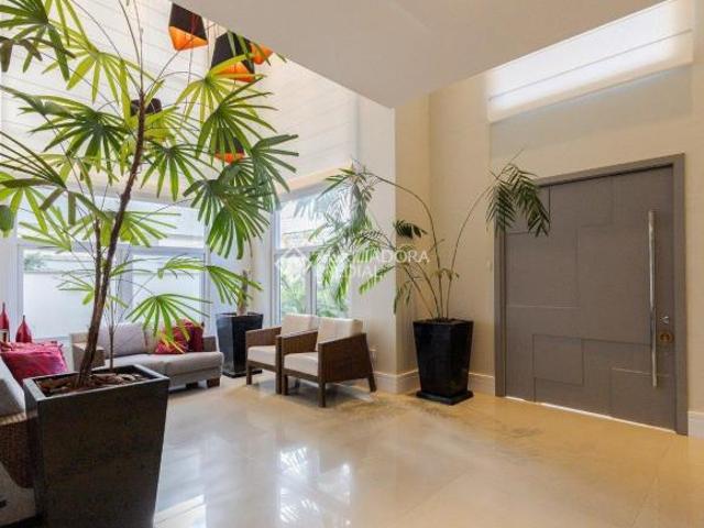 CASA EM CONDOMÍNIO