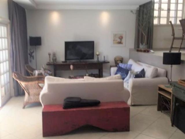 Casa Em Condomínio