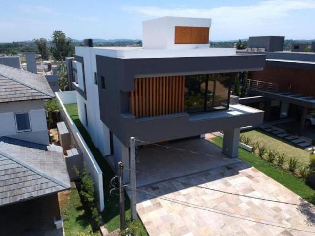 Casa em condomínio