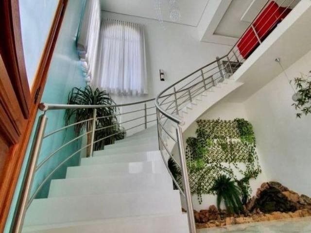 Casa Em Condomínio