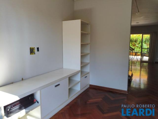 Casa Em Condomínio