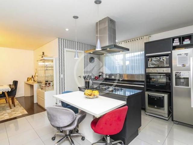 Casa em Condomínio 471m² 4 Dormitórios sendo 01 suite 3 Vagas