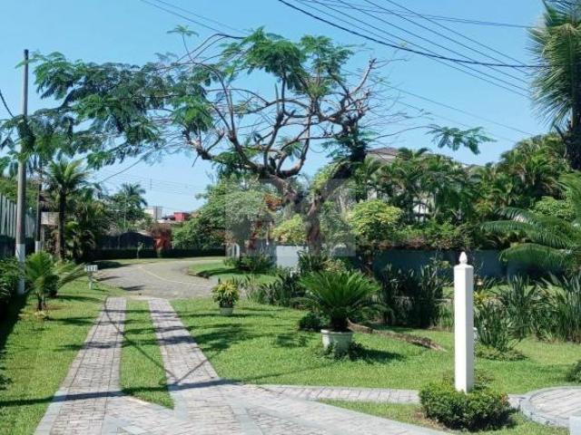 Casa em Condomínio