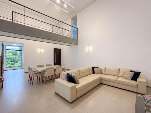 CASA EM CONDOMÍNIO