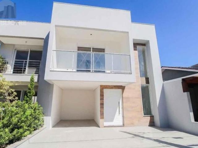 Casa em condomínio 4 D, sendo um dormitório no térreo, 168 m², garagem coberta