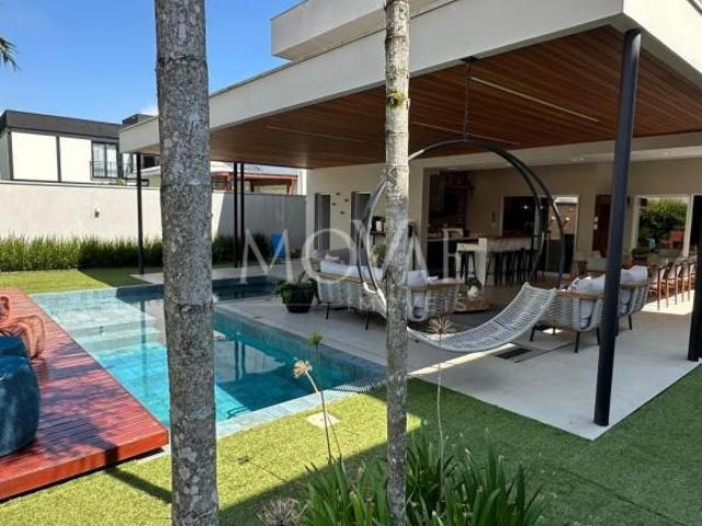 Casa em condomínio 4 Dorm sendo 2 suítes 320m² Jd do Golfe