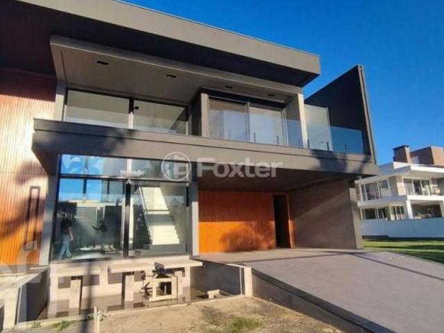 Casa em Condomínio, 4 dormitórios, 435 m², em Distrito Industrial