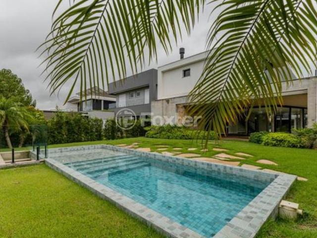 Casa em Condomínio, 4 dormitórios, 440.18 m², em Bairro Industrial