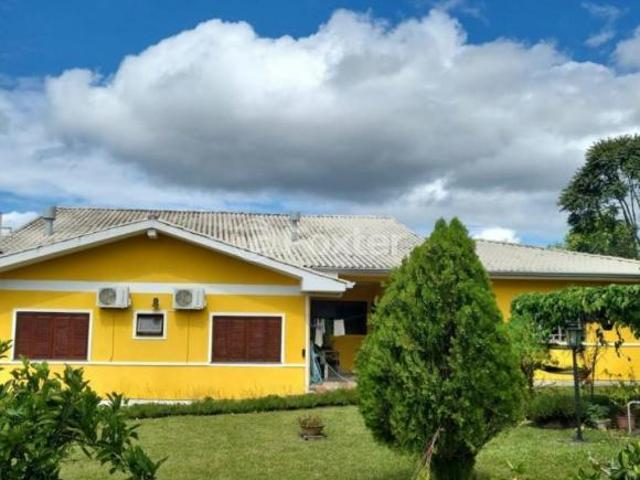 Casa em Condomínio, 4 dormitórios, 446 m², em Conjunto Residencial Bosques do Sul Barro Vermelho