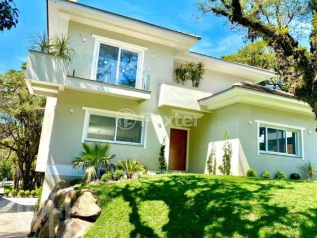 Casa em Condomínio, 4 dormitórios, 447.35 m², em Centro