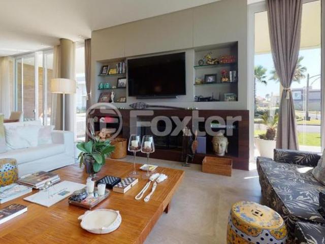 Casa em Condomínio, 4 dormitórios, 460 m², em Maristela