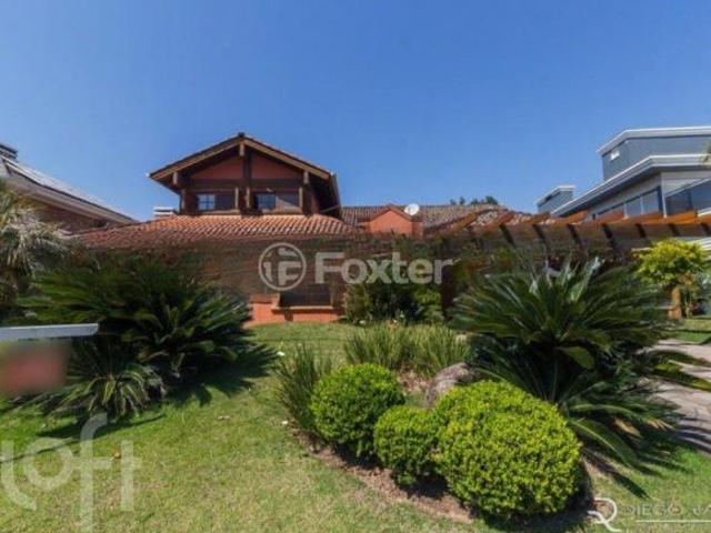 Casa em Condomínio, 4 dormitórios, 484.17 m², em Belém Novo