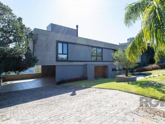 Casa em condomínio | 4 dormitórios | 4 suites sendo 1 master | 443m2 privativos | Vista para o Guaib