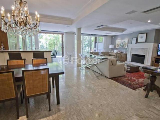 Casa em Condomínio, 4 dormitórios, 520 m², em Três Figueiras