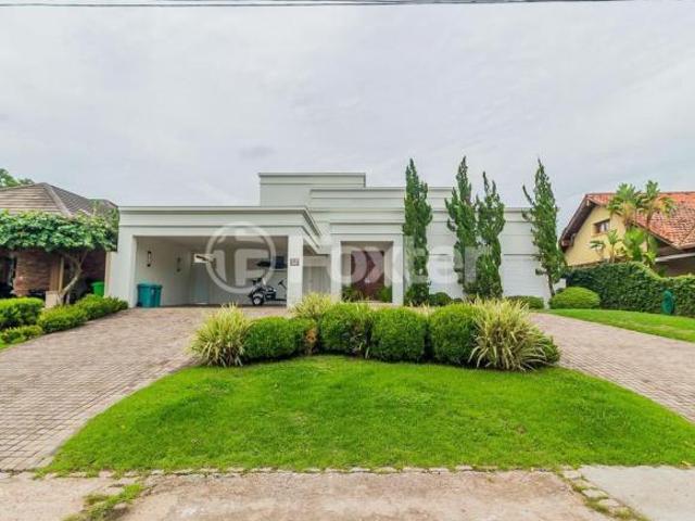 Casa em Condomínio, 4 dormitórios, 550 m², em Belém Novo