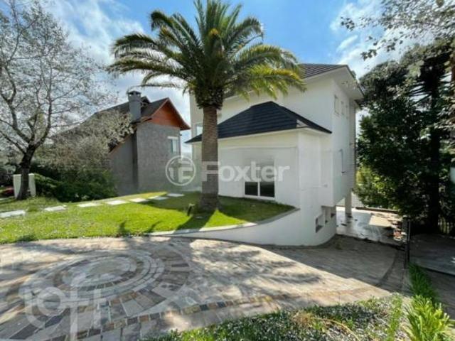 Casa em Condomínio, 4 dormitórios, 572.85 m², em Centro