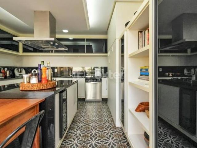 Casa em Condomínio, 4 dormitórios, 620 m², em Nonoai