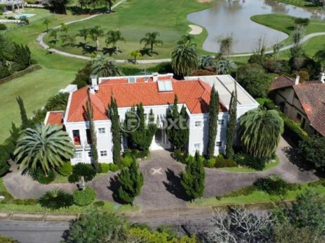 Casa em Condomínio, 4 dormitórios, 724 m², em Chapéu do Sol