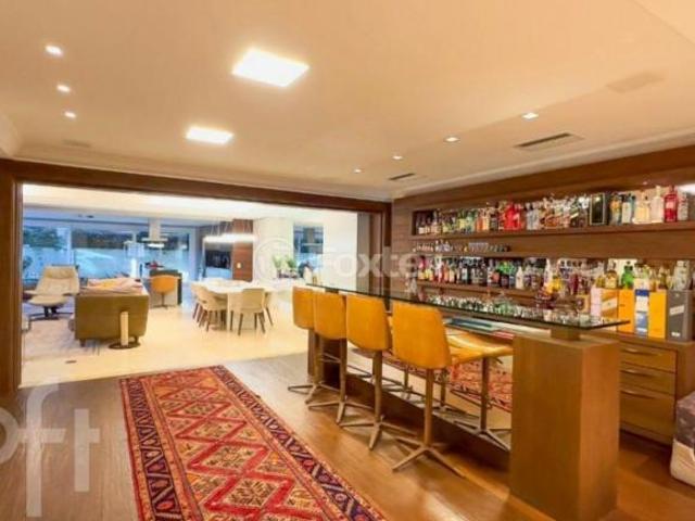 Casa em Condomínio, 4 dormitórios, 729 m², em Boa Vista