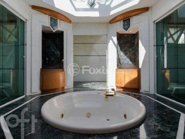 Casa em Condomínio, 4 dormitórios, 927.35 m², em Cavalhada