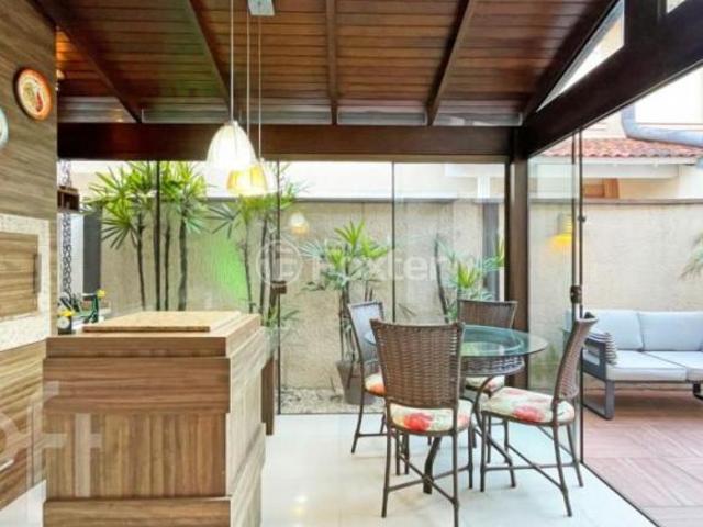 Casa em Condomínio, 4 dormitórios, 157.8 m², em Sarandi