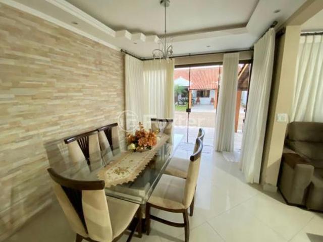 Casa em Condomínio, 4 dormitórios, 189.55 m², em Centro