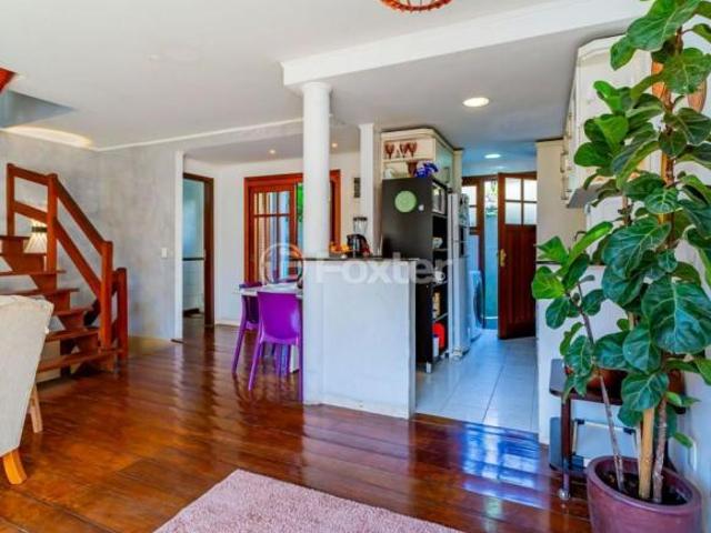 Casa em Condomínio, 4 dormitórios, 195 m², em Santa Tereza
