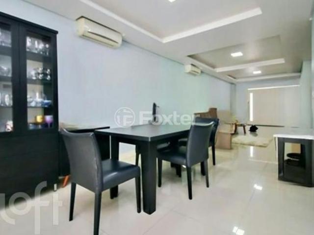 Casa em Condomínio, 4 dormitórios, 220 m², em Vila Nova