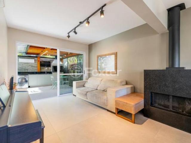 Casa em Condomínio, 4 dormitórios, 248 m², em Teresópolis