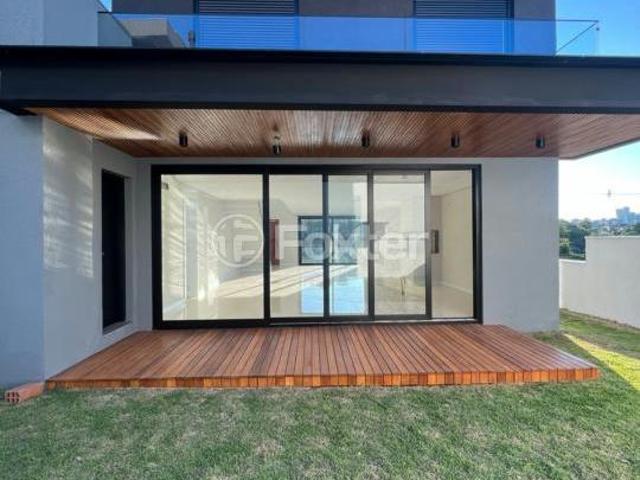 Casa em Condomínio, 4 dormitórios, 250 m², em Centro