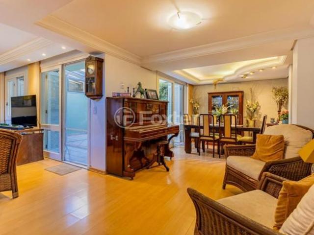 Casa em Condomínio, 4 dormitórios, 260 m², em Boa Vista